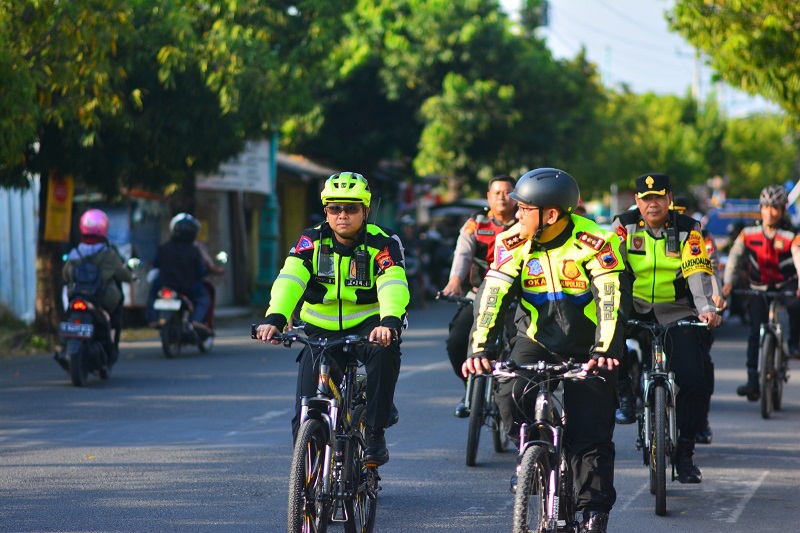Motivasi Anggota, Kapolres Brebes Cek Pelaksanaan PH Pagi Dengan ...