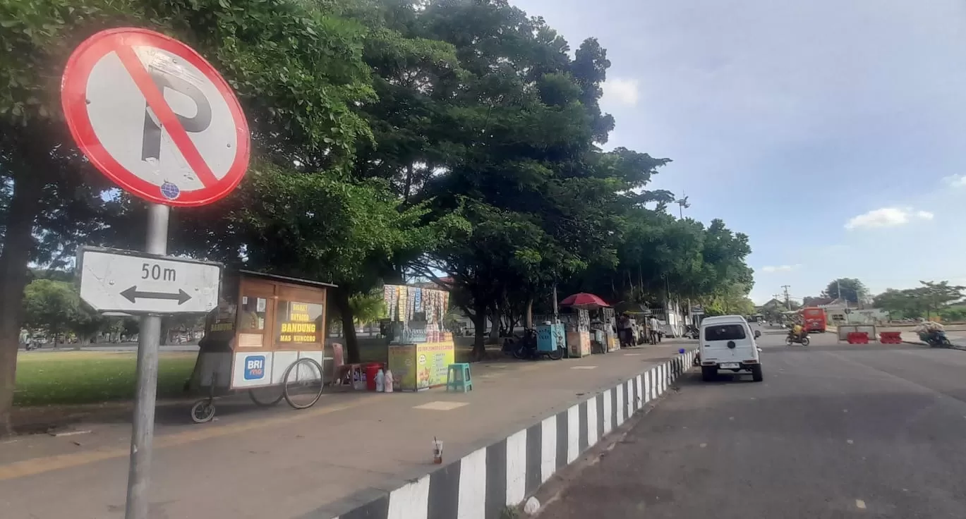Rambu Larangan Parkir Hilang, Parkir Liar Meningkat di Karanganyar ...
