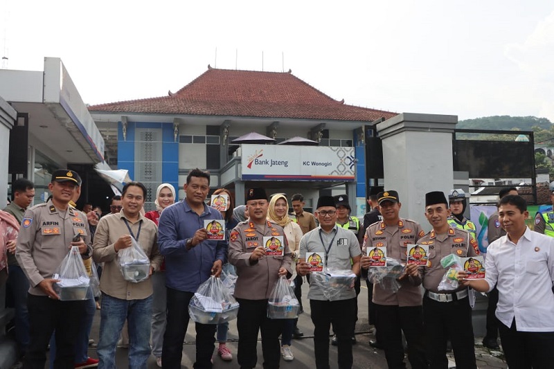 Polres Wonogiri Berbagi Takjil, Wujud Kepedulian di Bulan Ramadan – Indonesian Police News